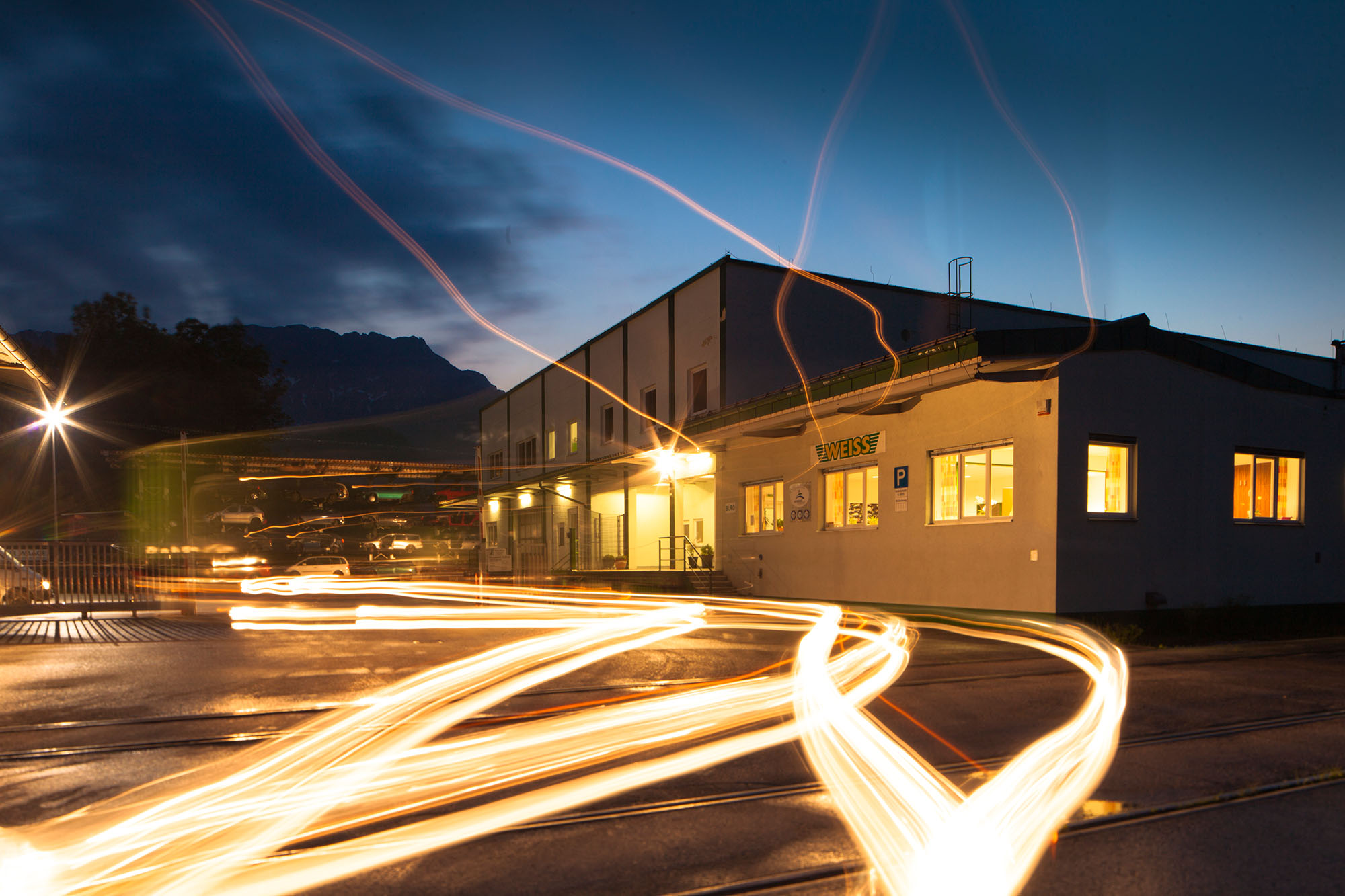 Öffnungszeiten & Kontakte aller Standorte - Weiss